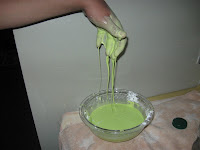 Science Experiments: Cornstratch Quicksand Goo